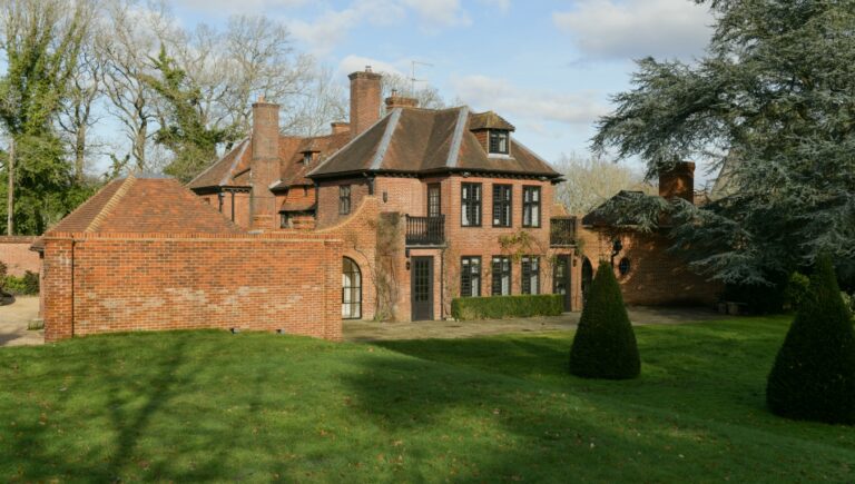 Curve Appeal - Brickfield